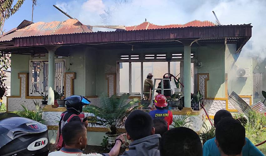 Satu Rumah di Desa Tinelo Ayula Dilalap Jago Merah - Hargo.co.id